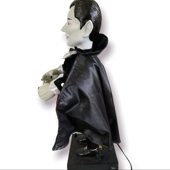 Holiday | Telco Universal Studios Monsters Dracula 22 Halloween ...